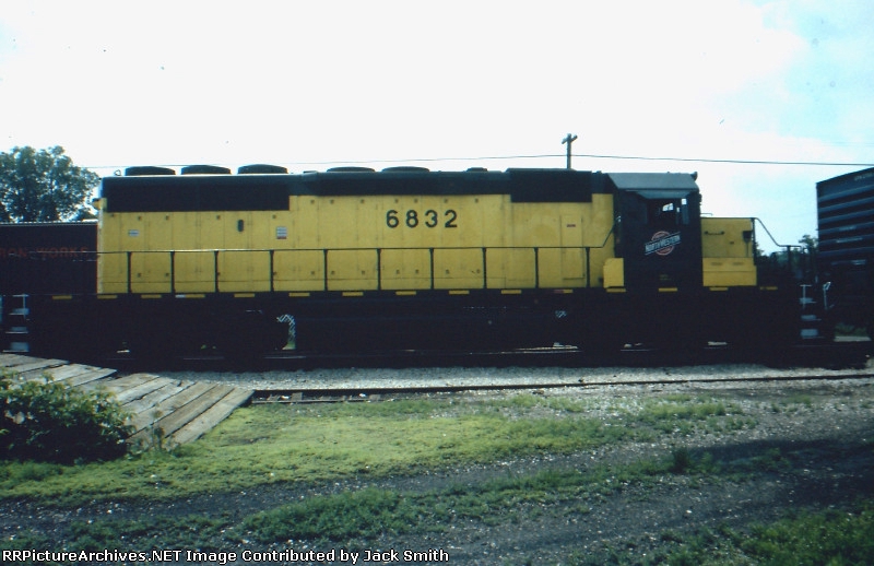 CNW 6832